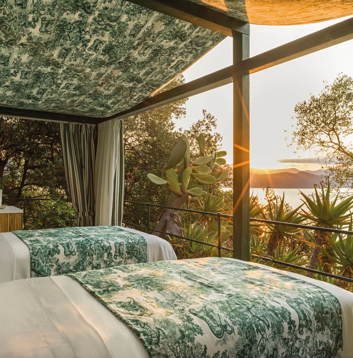 5 новинок от Dior Maison для пляжного отдыха - PR Insider Travel